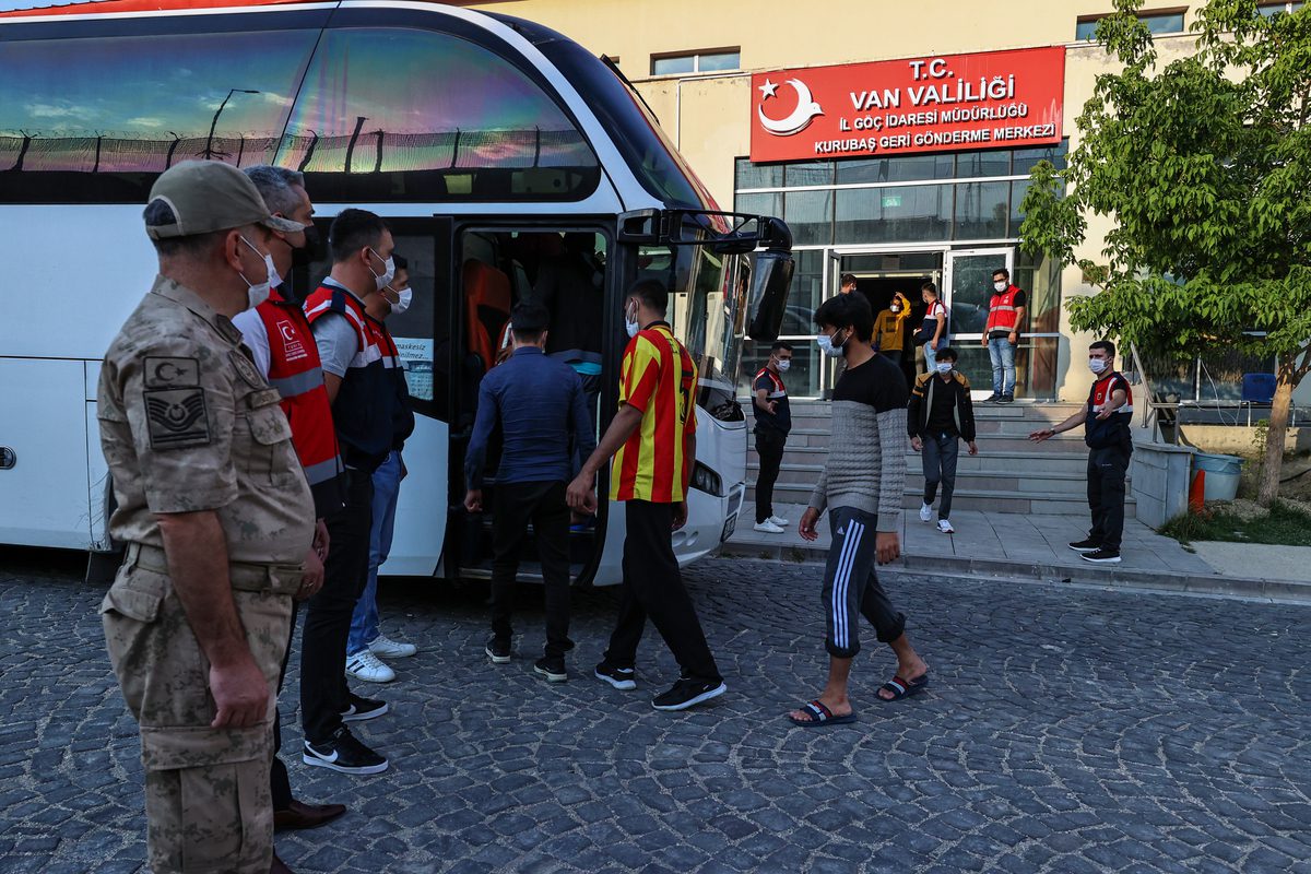 Immigrants caught by security forces in Van are deported – Middle East ...