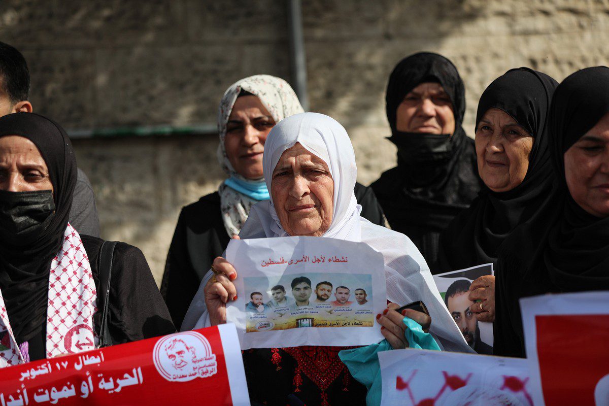 Demonstration in support of Palestinian prisoners on hunger strike in ...