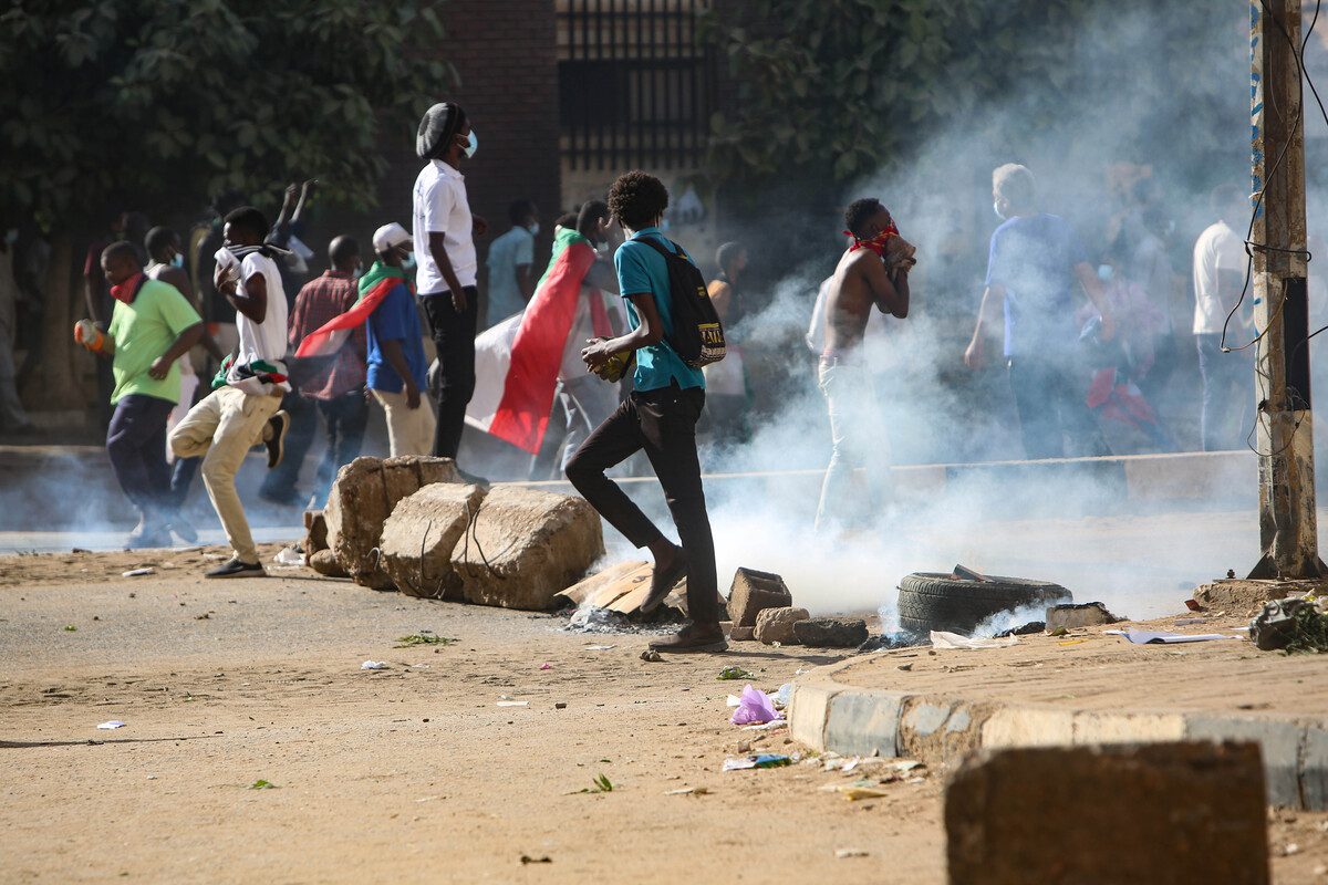 Security forces intervene in demonstrators in Sudan – Middle East Monitor