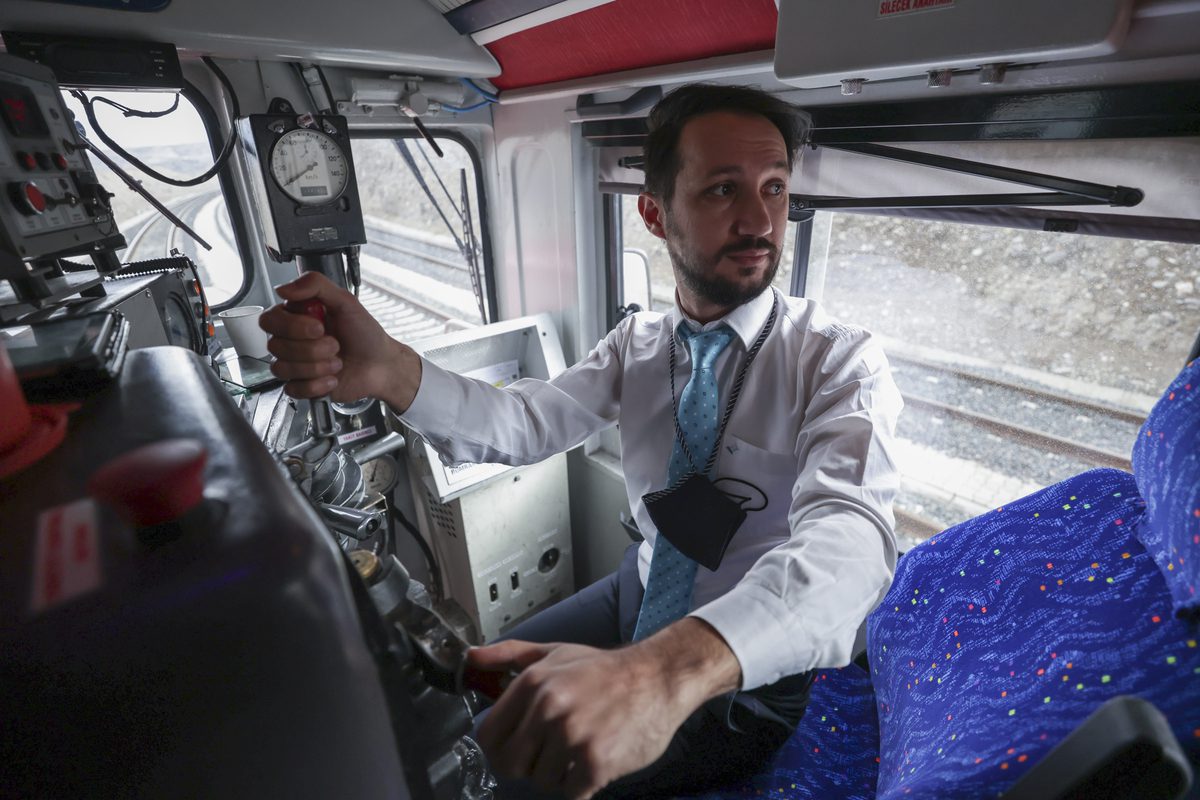 Turkey resumes touristic Eastern Express line after COVID suspension ...