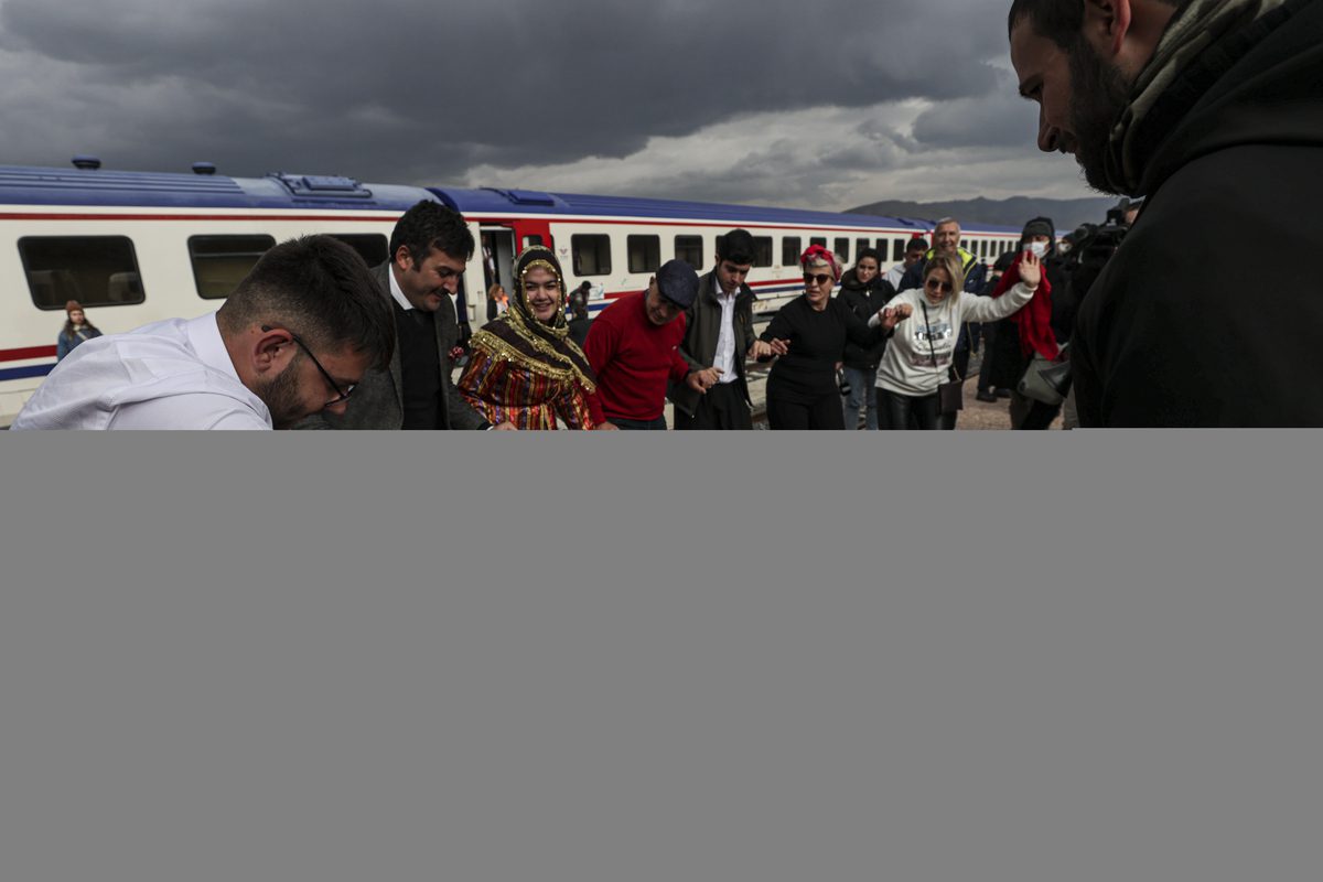 Turkey resumes touristic Eastern Express line after COVID suspension ...