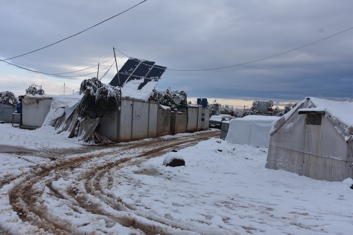 Snowfall brings down tents in northern Syria, leaving refugees out in ...