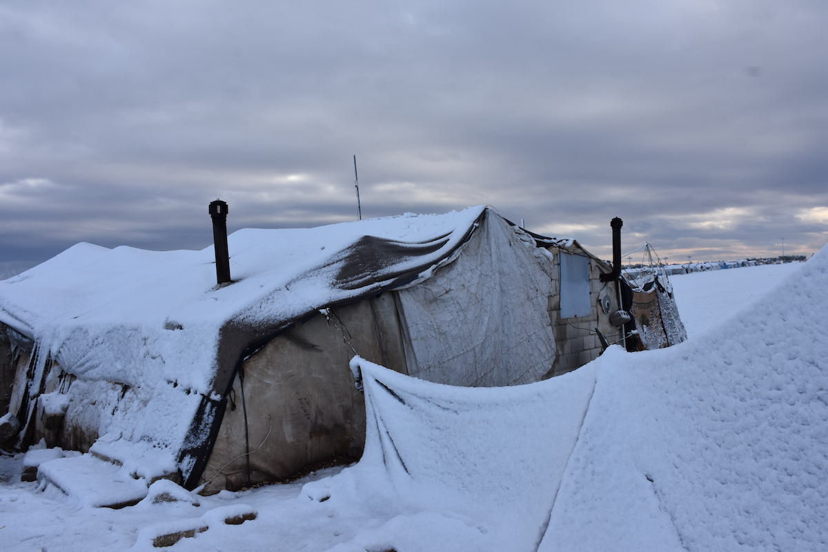 Snowfall brings down tents in northern Syria, leaving refugees out in ...