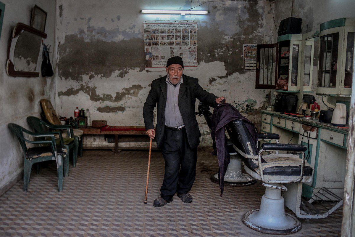 At 86, is this Gaza’s oldest barber? – Middle East Monitor