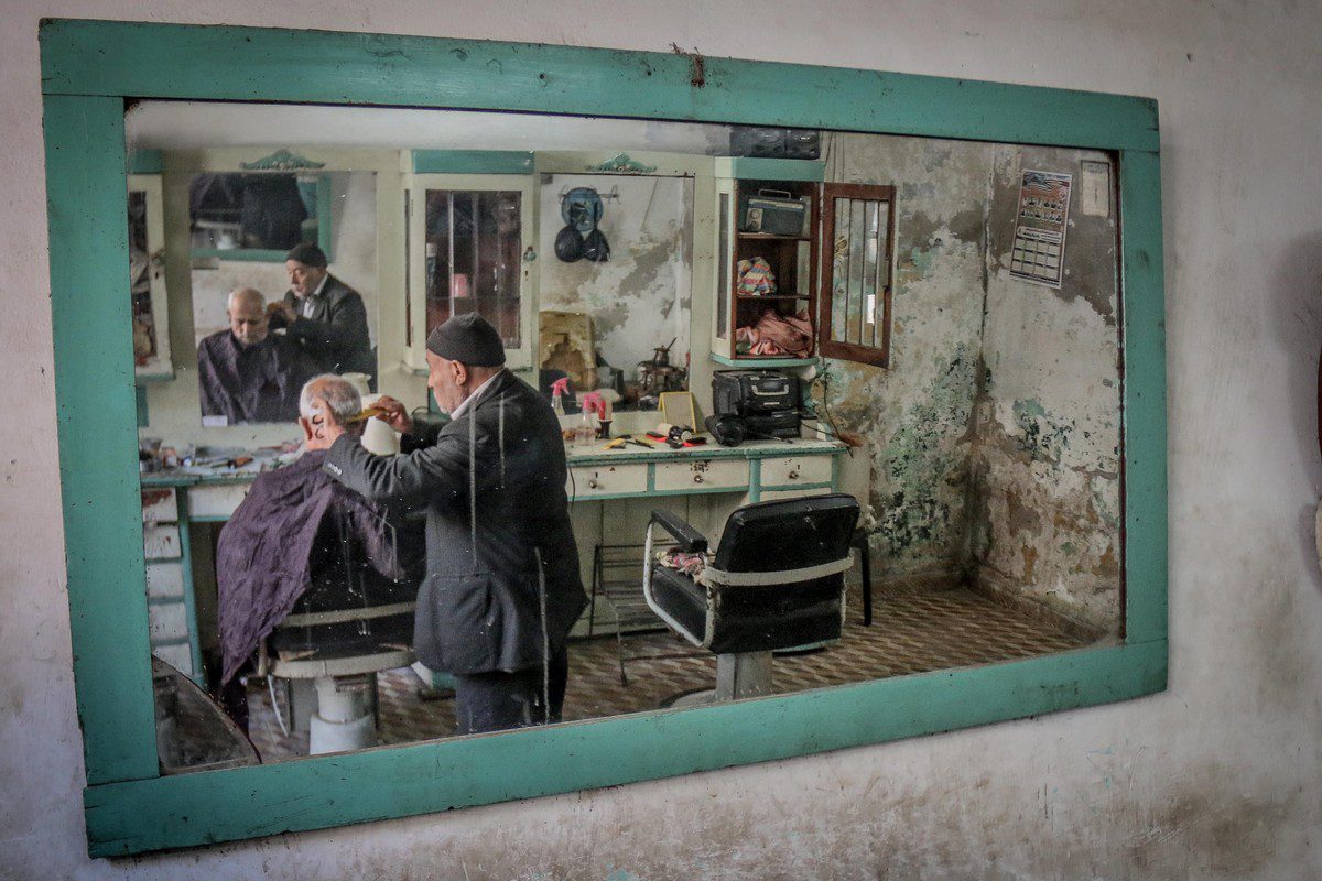 At 86, is this Gaza’s oldest barber? – Middle East Monitor