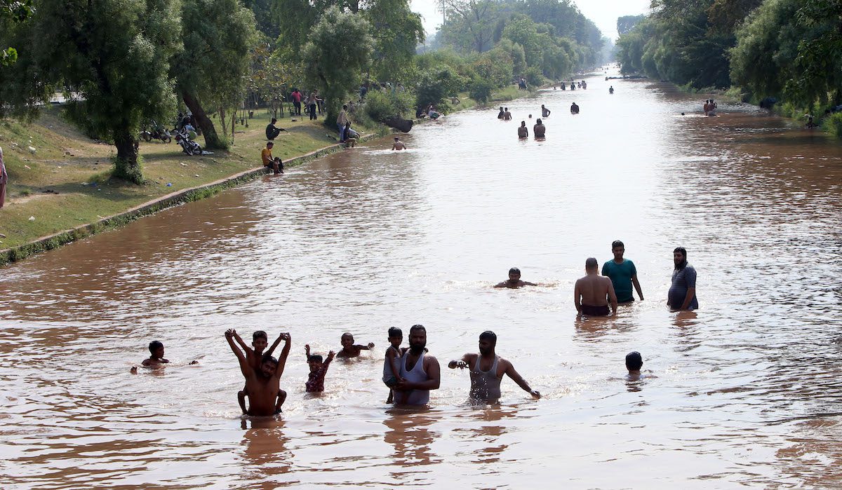 Hot weather in Pakistan’s Lahore – Middle East Monitor