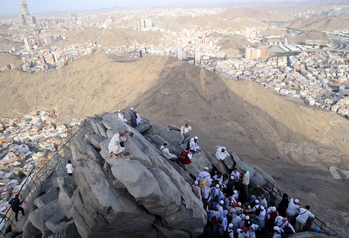 Muslim pilgrims climb the Jabal al-Nour to visit Hira Cave after 2 ...