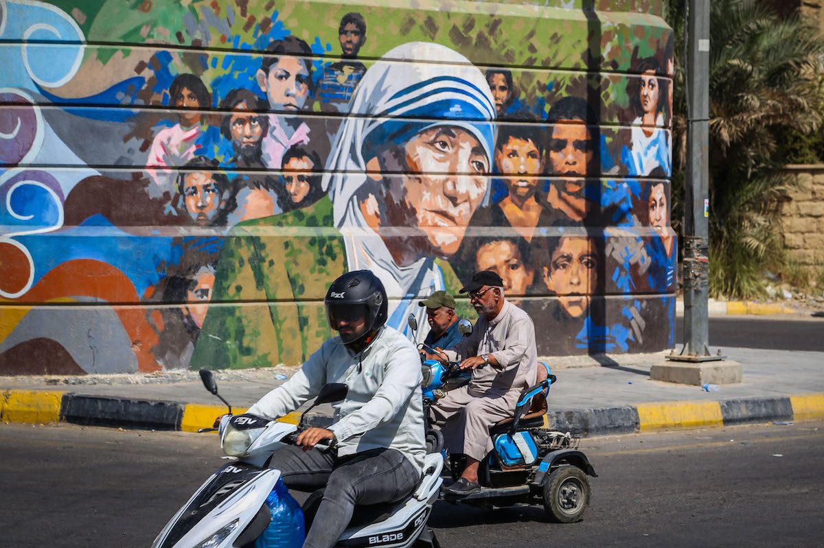 The walls of Baghdad are colored by murals of Iraqi artists – Middle ...