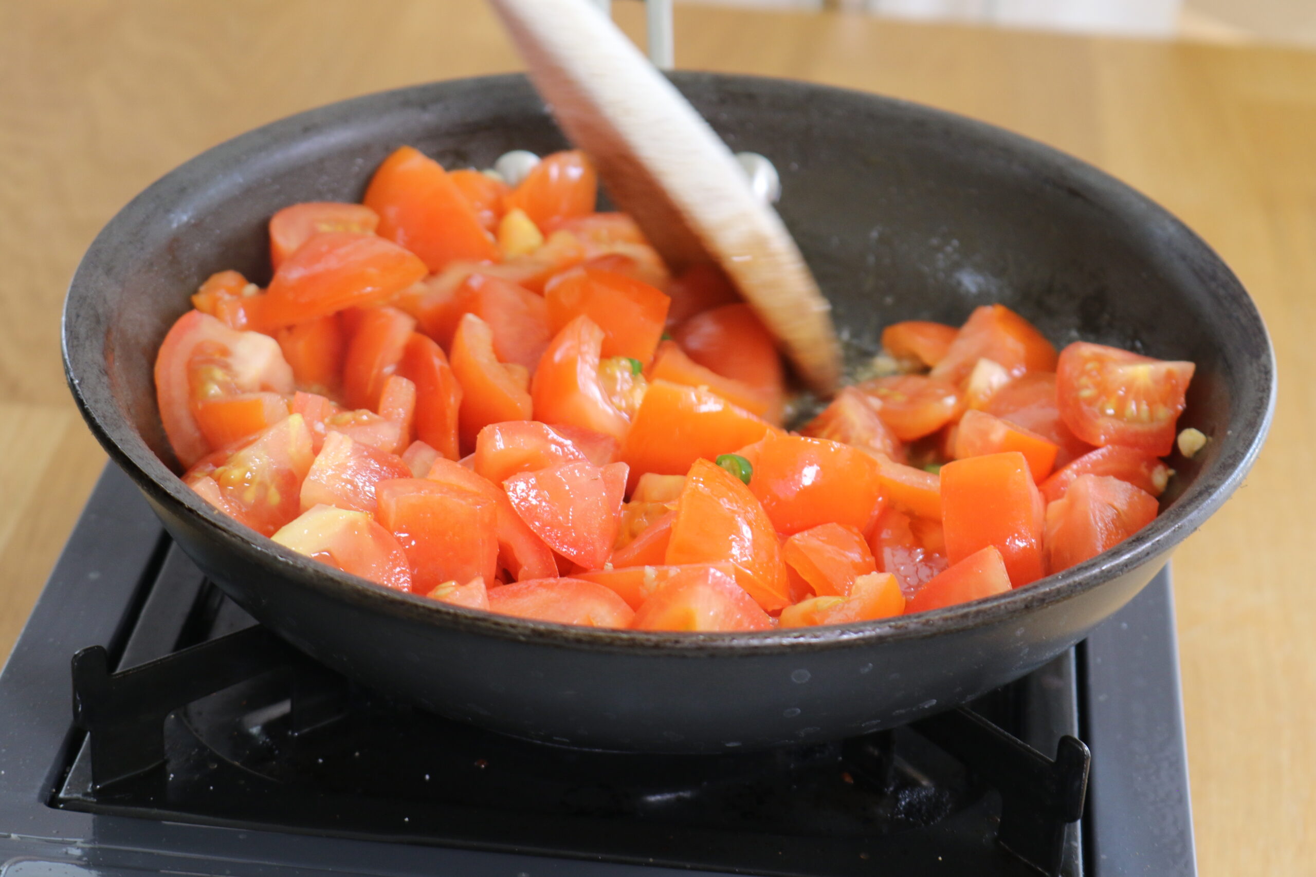 Alayet bandora (fried tomatoes) – Middle East Monitor