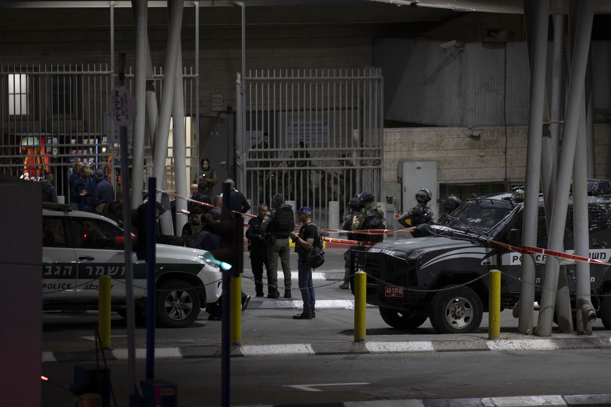 3 wounded in shooting at east Jerusalem checkpoint – Middle East Monitor