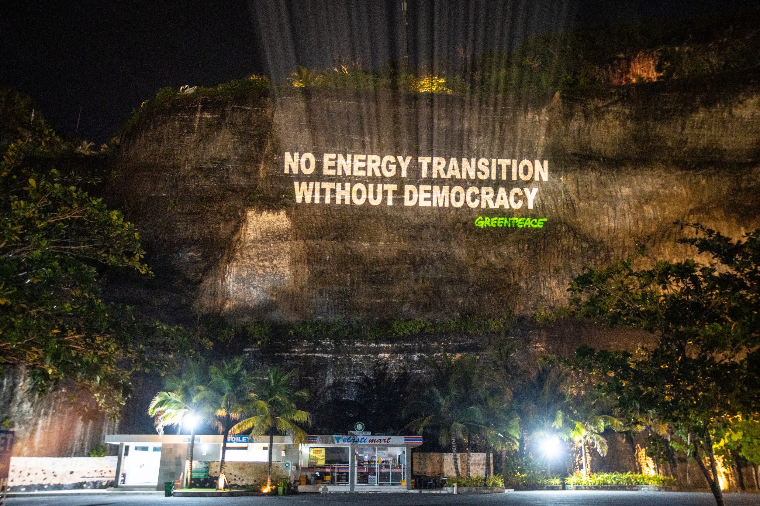 Greenpeace projecting message to G20 leaders in Bali – Middle East Monitor