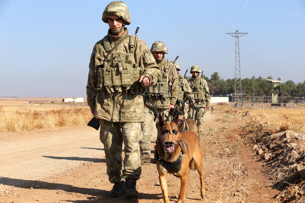 Turkish army guards Syrian border with domestic weapons – Middle East ...