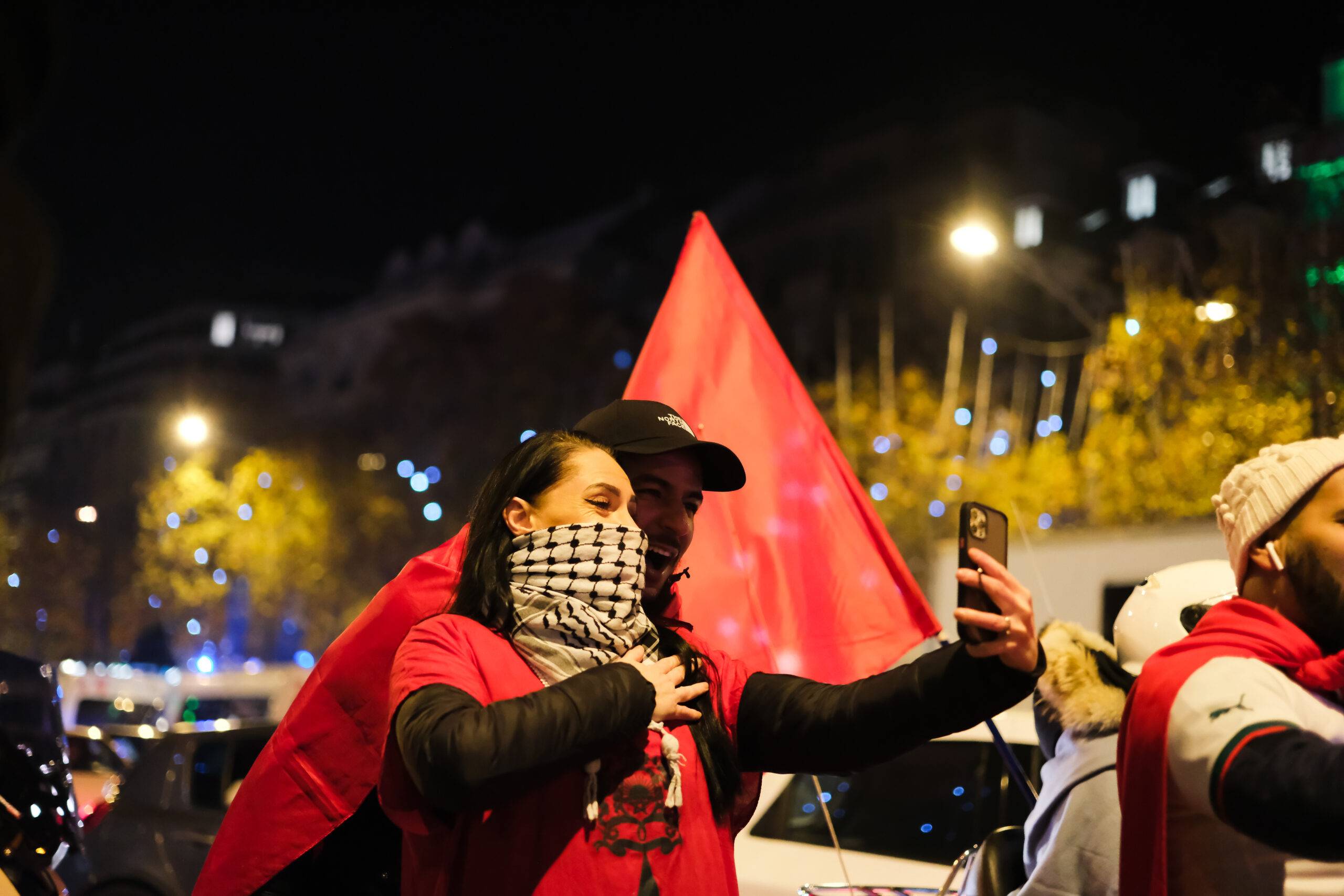 Fans of Morocco celebrate their soccer team in France – Middle East Monitor