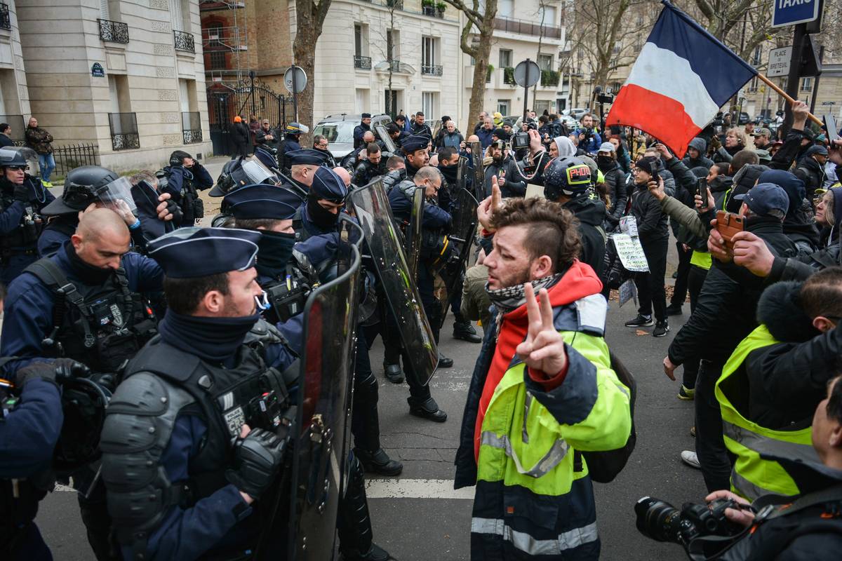 France’s yellow vests demonstrations in Paris – Middle East Monitor