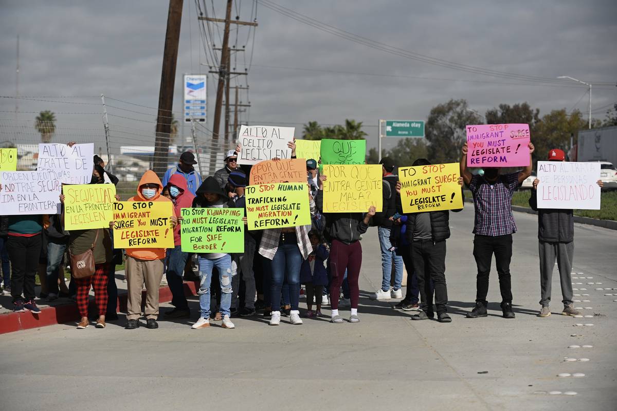 Migrants protest outside U.S. Consulate in Tijuana, Mexico – Middle ...
