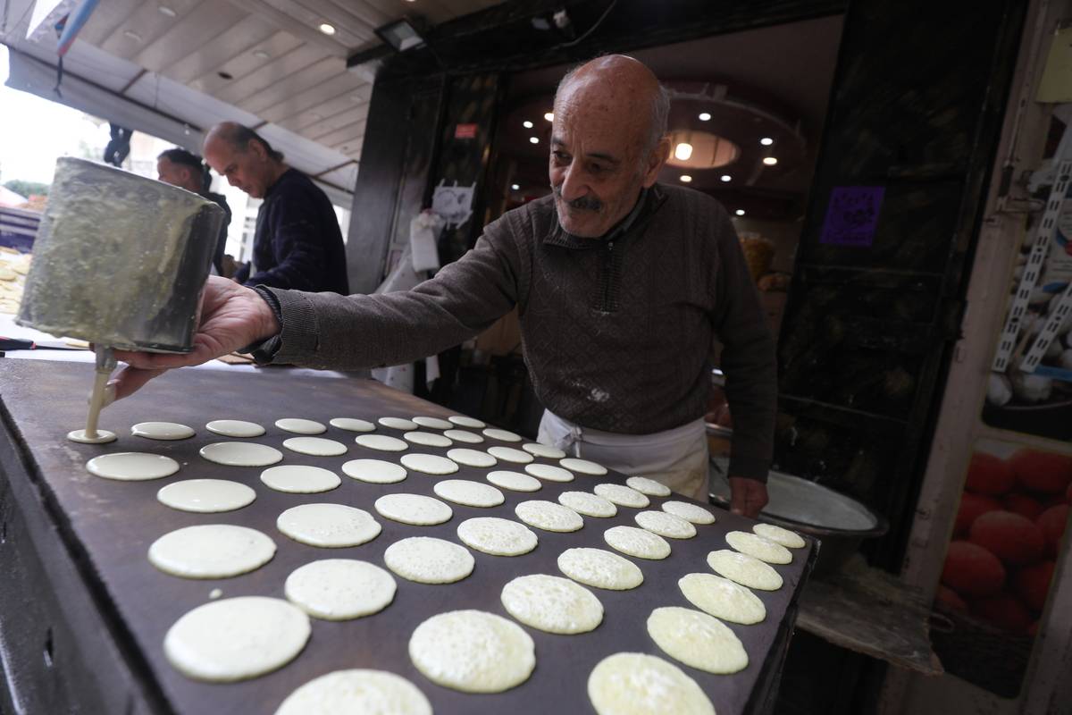 Qatayef desserts on sale in Gaza for Ramadan – Middle East Monitor