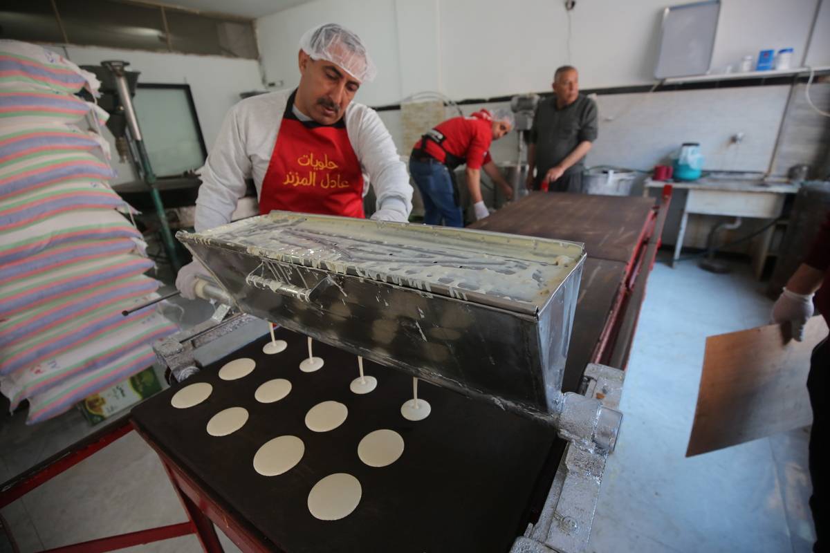 Qatayef desserts on sale in Gaza for Ramadan – Middle East Monitor