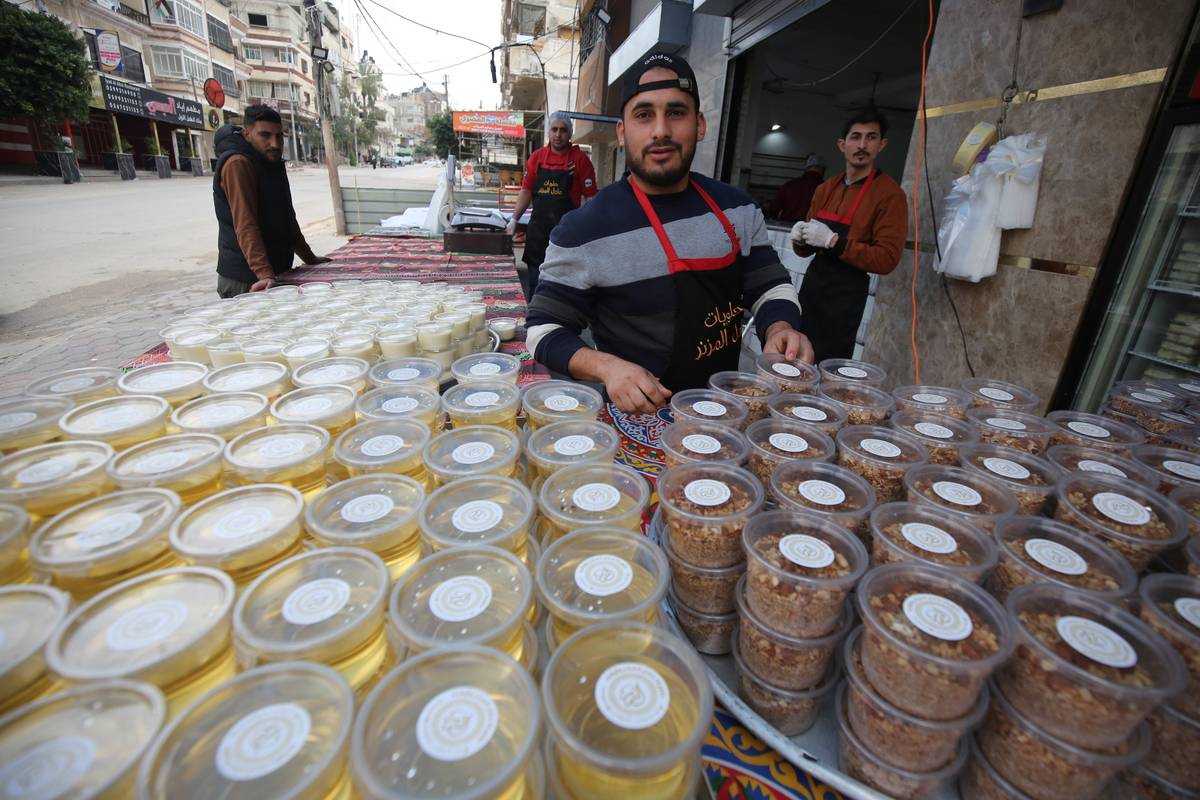 Qatayef desserts on sale in Gaza for Ramadan – Middle East Monitor
