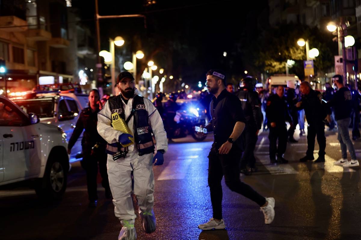Three wounded in Tel Aviv shooting – Middle East Monitor