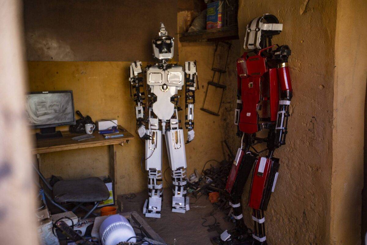 Young Sudan inventor utilises electronic waste to build robots – Middle ...