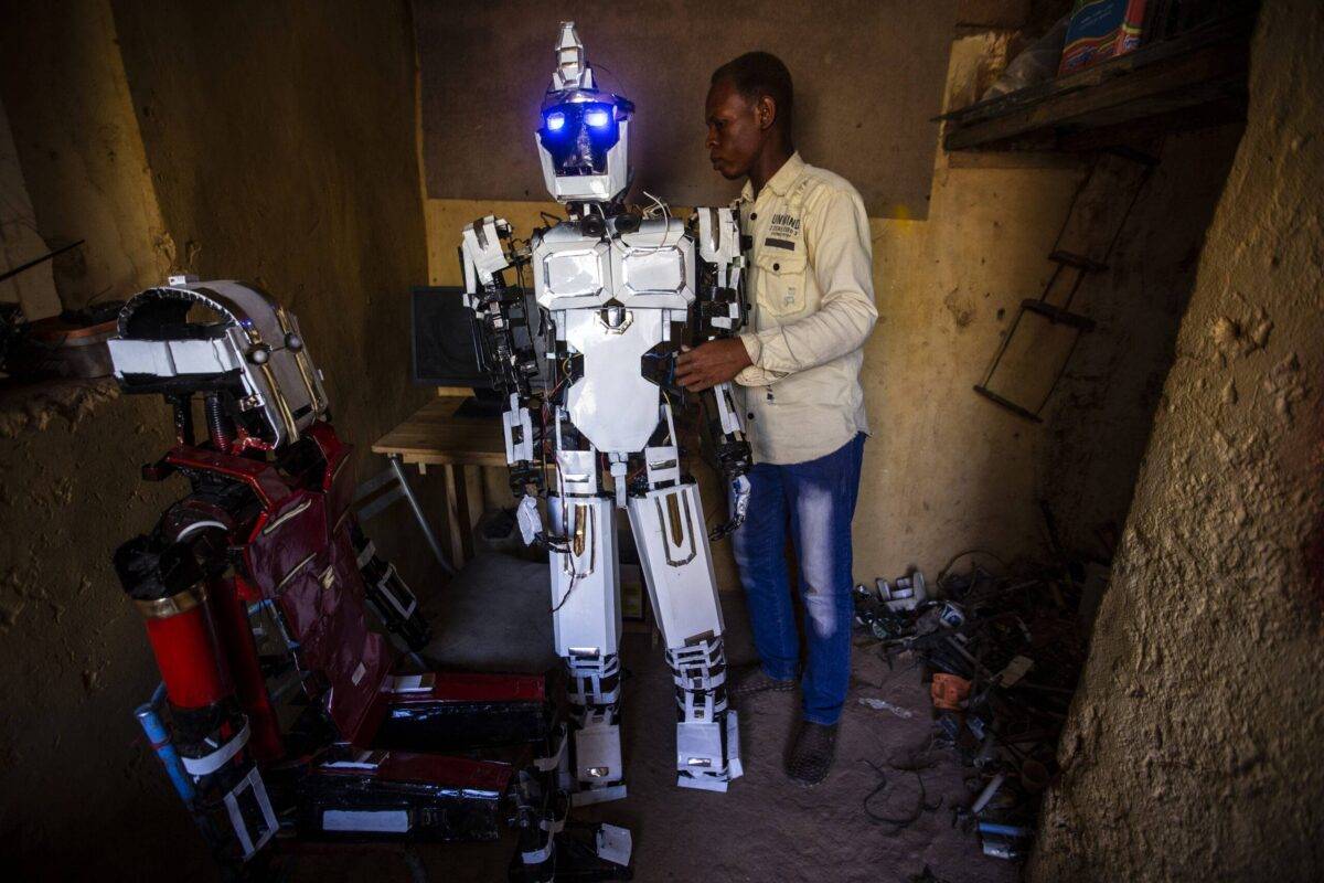 Young Sudan inventor utilises electronic waste to build robots – Middle ...