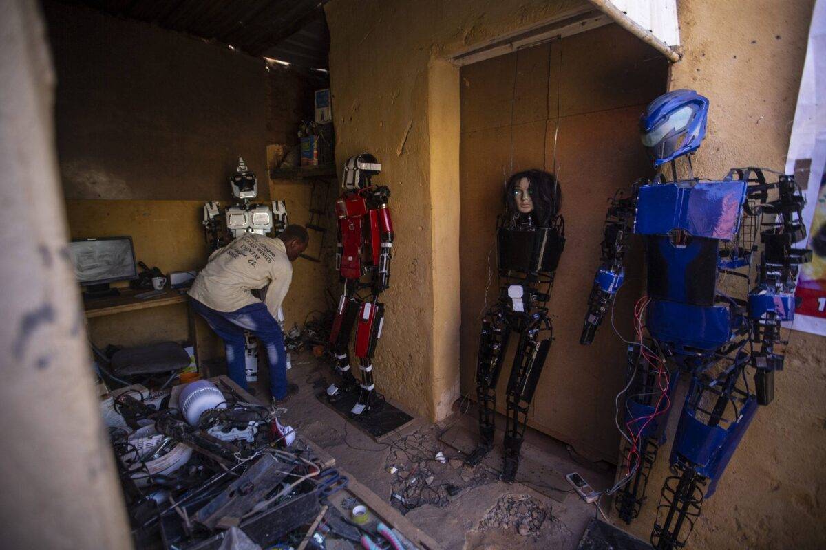 Young Sudan inventor utilises electronic waste to build robots – Middle ...