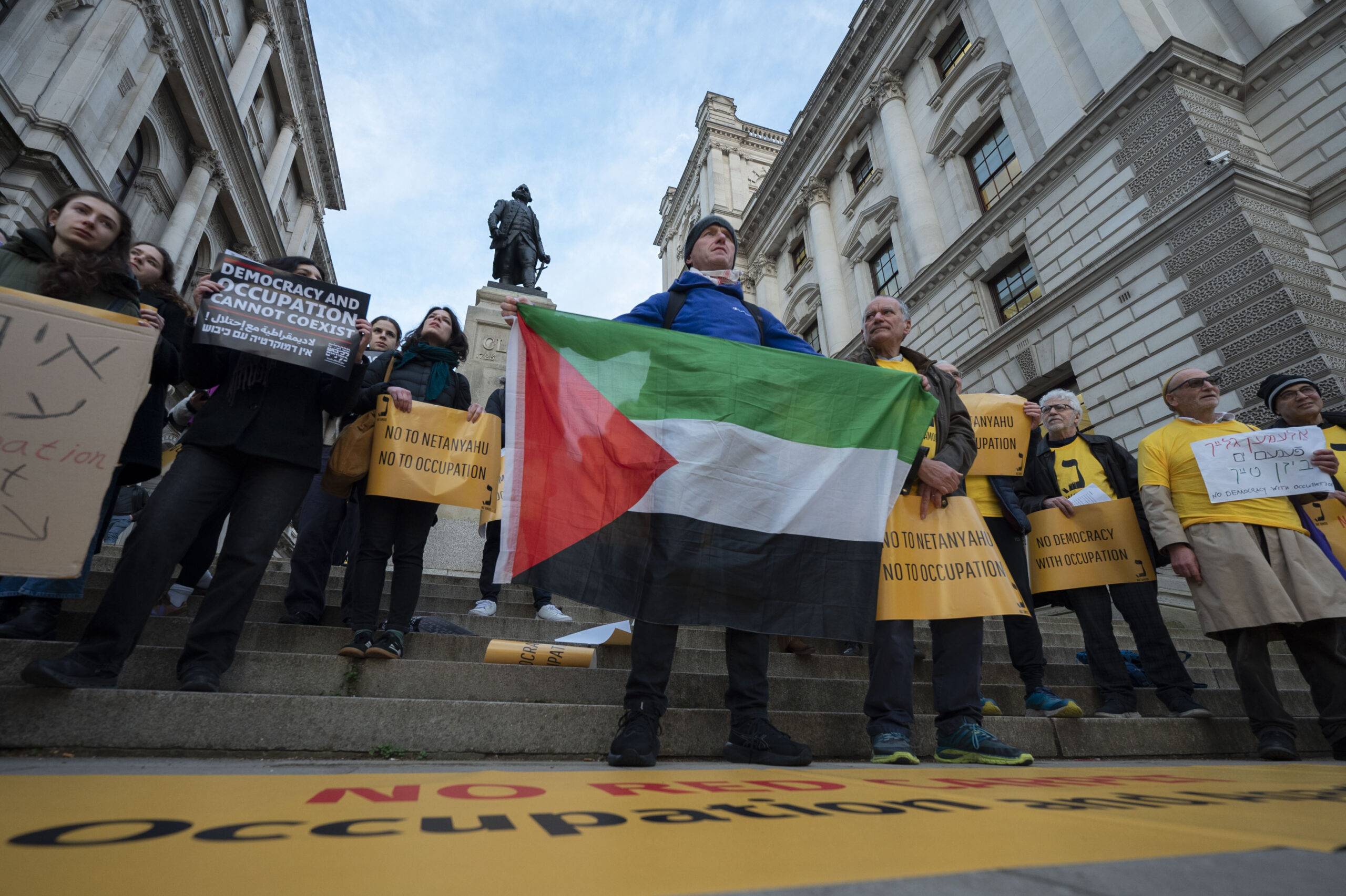 Hundreds gather in London to protest Netanyahu’s visit to the UK ...