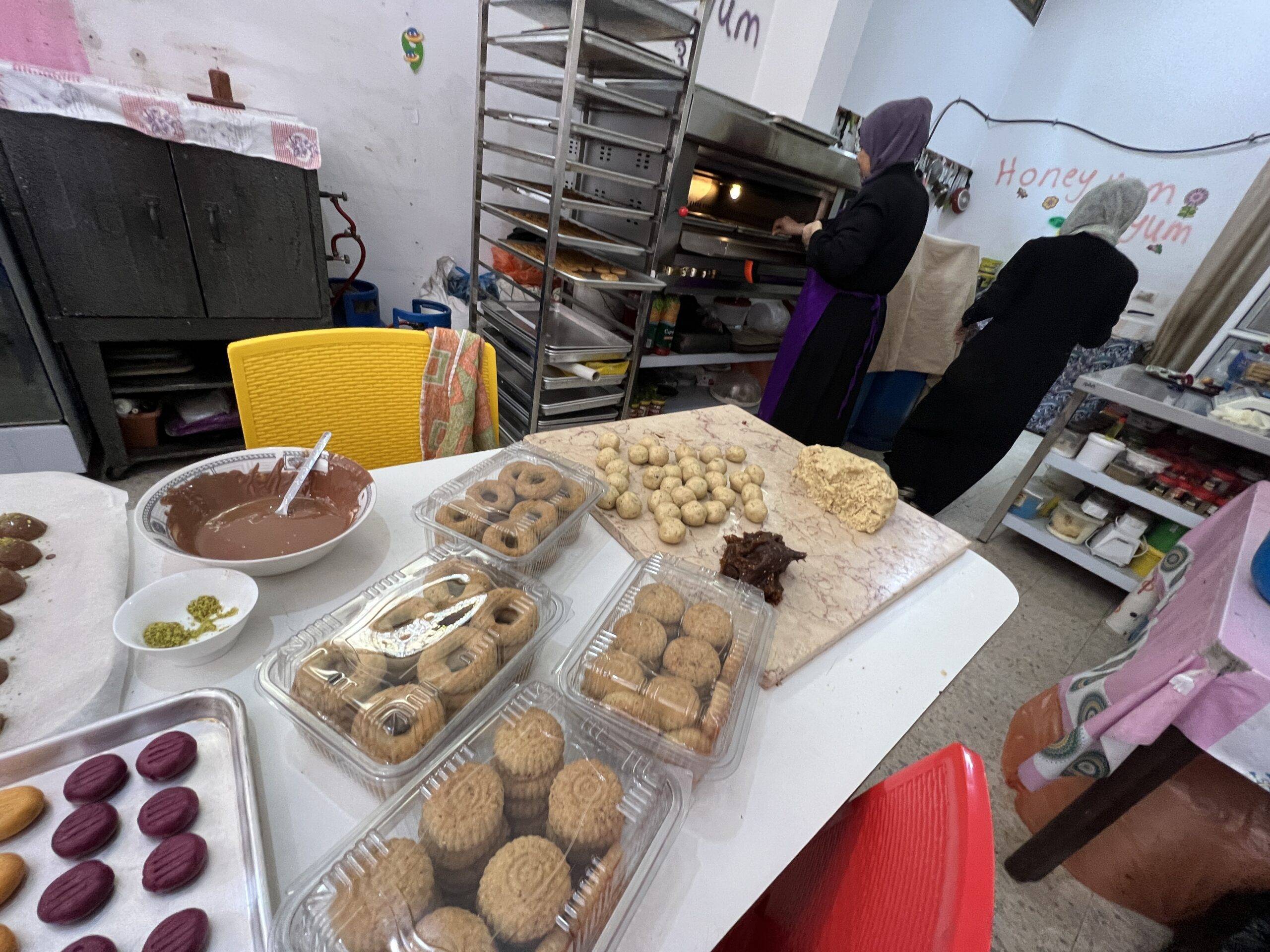 Palestinian Eid date biscuits with a sweet twist – Middle East Monitor