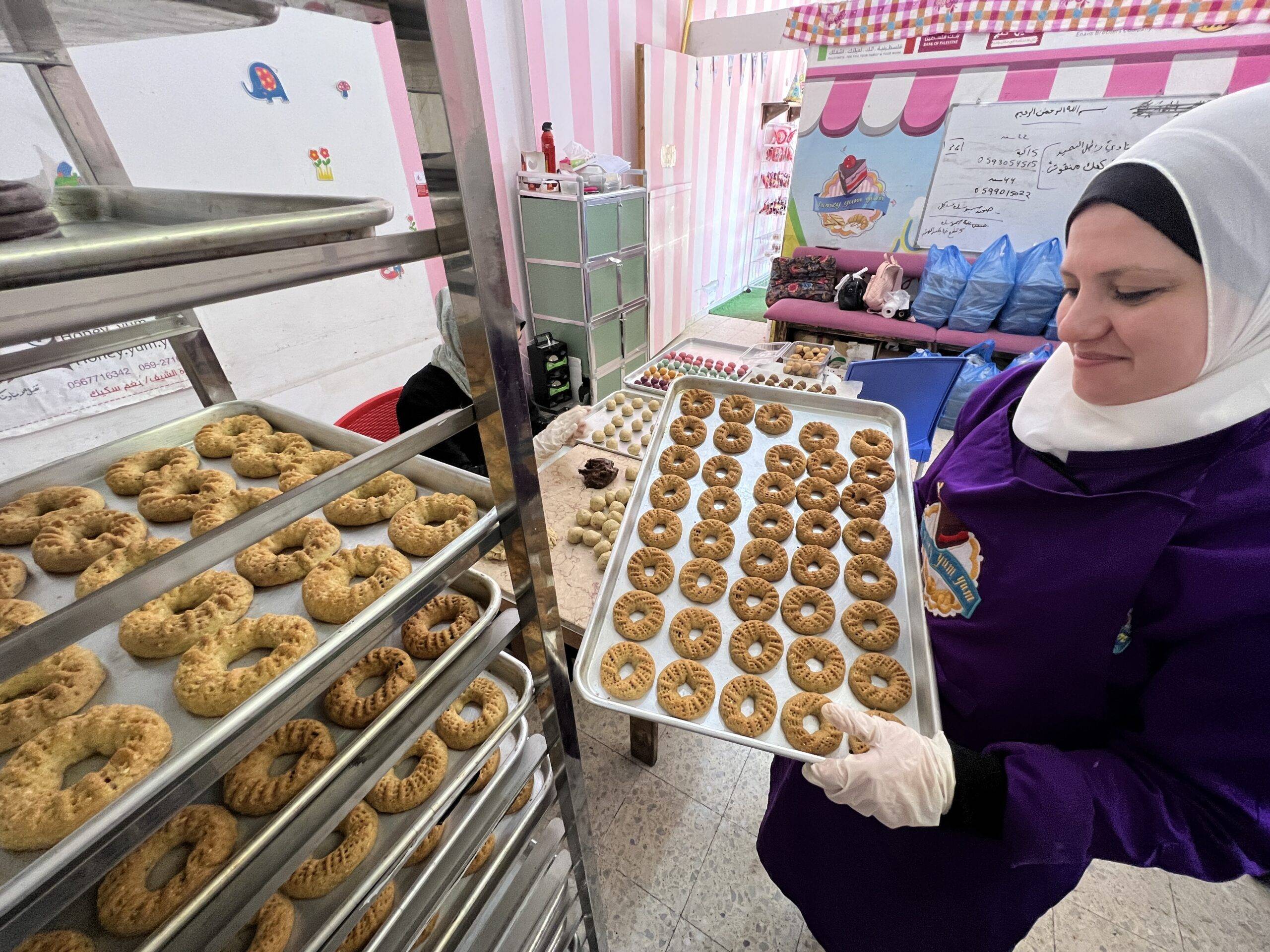 Palestinian Eid date biscuits with a sweet twist – Middle East Monitor