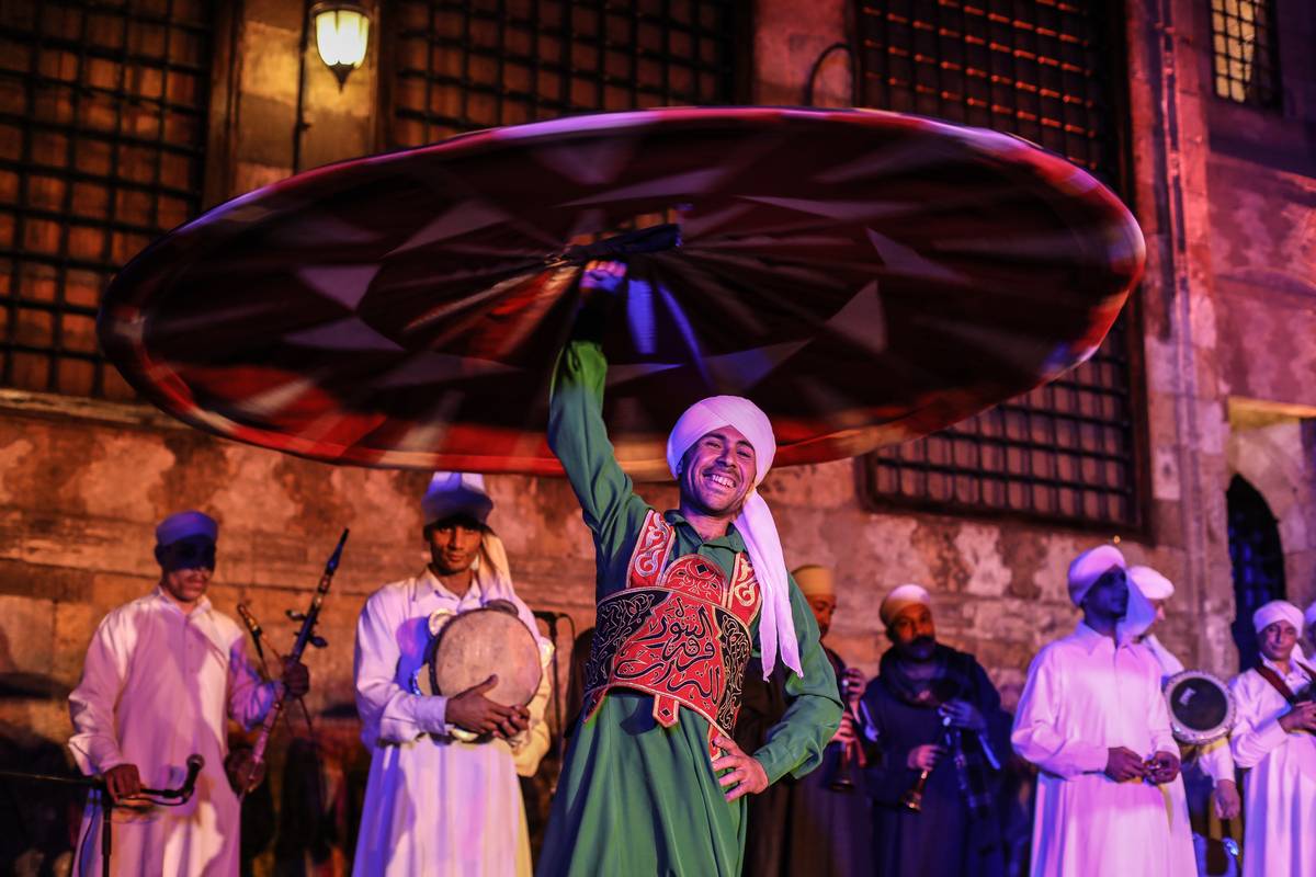 Traditional Tanoura Dance Show in Cairo – Middle East Monitor