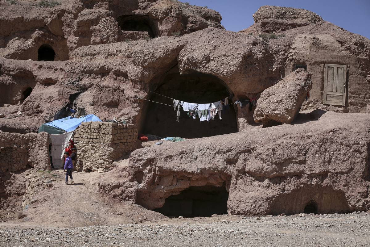 Thousands of Afghan families struggle to live in caves – Middle East ...