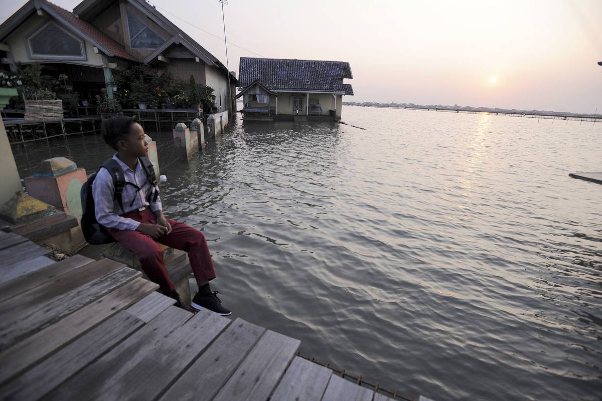 Tidal wave hits Indonesia’s Demak – Middle East Monitor