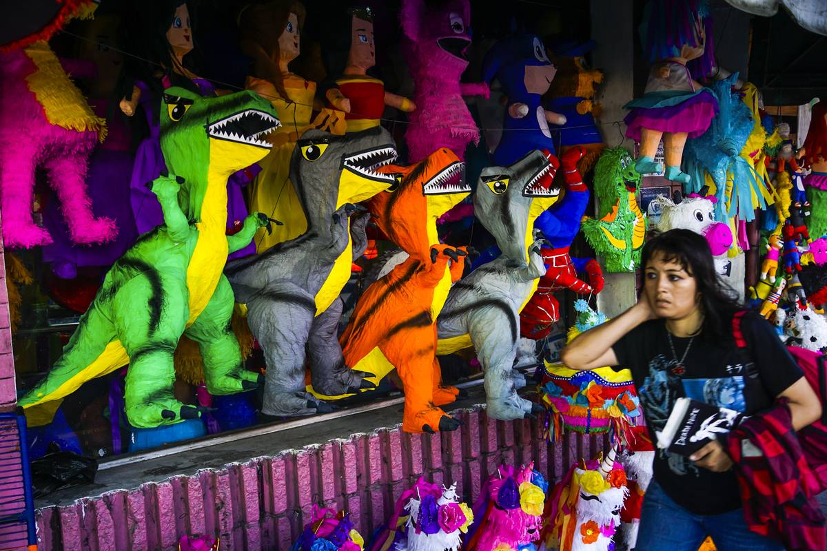 Pinata trade avenue in the historic center in El Salvador – Middle East ...