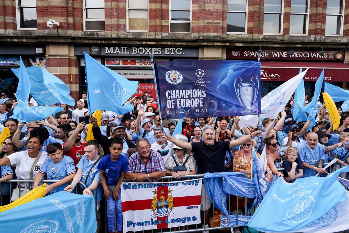 Manchester City parade in UK – Middle East Monitor