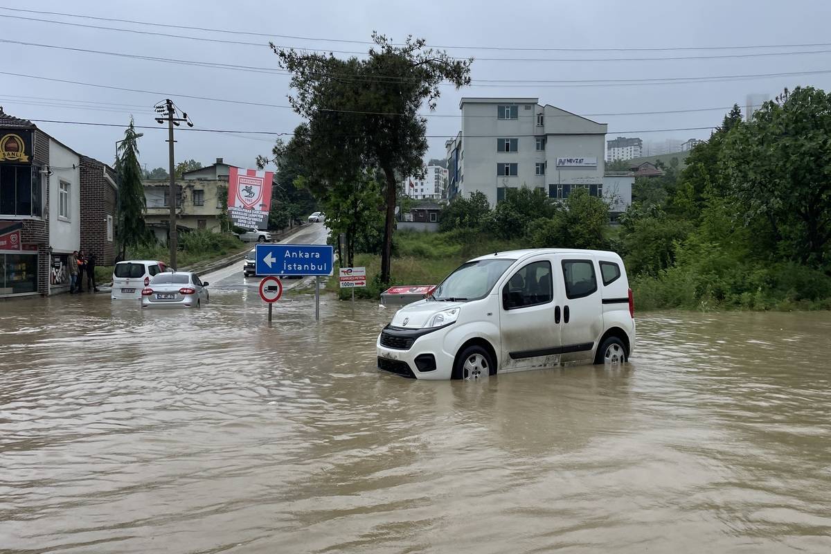 Flooding after heavy rain in Turkiye’s Samsun – Middle East Monitor