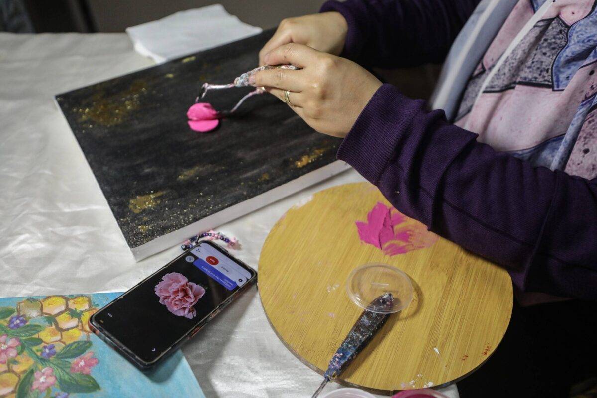 Natural beauty: Female Egyptian artist crafts 3D floral bouquets – Middle East Monitor