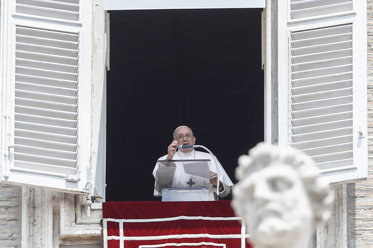 Pope Francis returns to celebrate the Angelus after surgery – Middle ...
