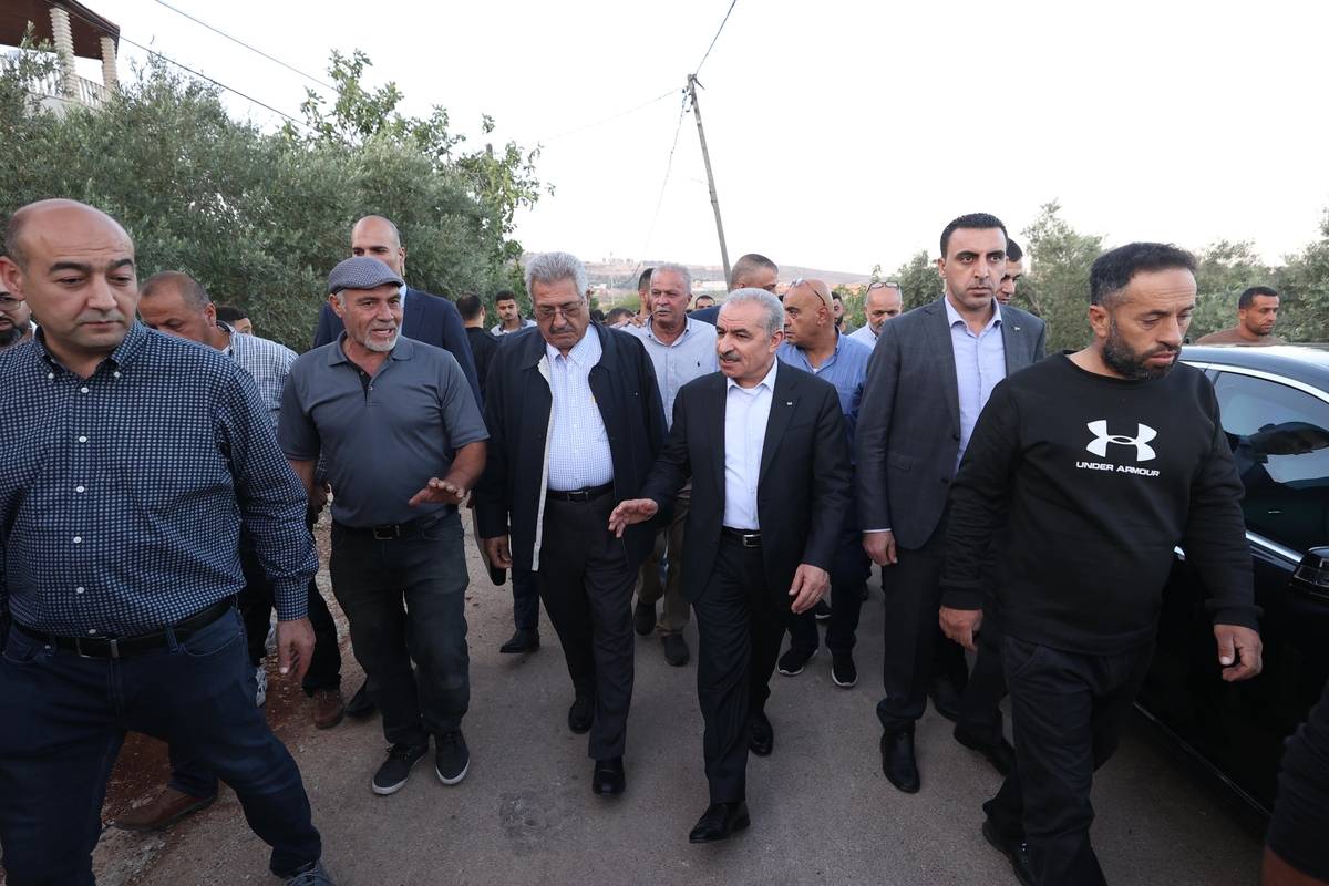 Palestinian Prime Minister Mohammed Ishtiyya visits Turmusaya of ...