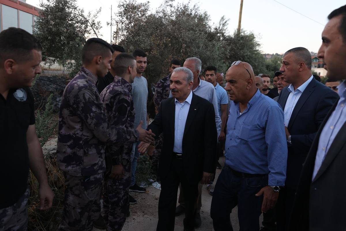 Palestinian Prime Minister Mohammed Ishtiyya visits Turmusaya of ...
