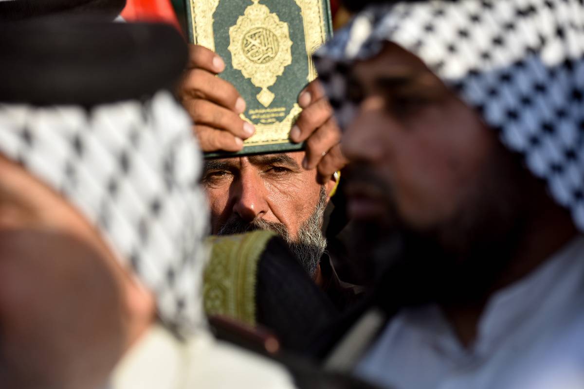 Iraqi Muslims in Baghdad protest the burning of Quran in Sweden ...