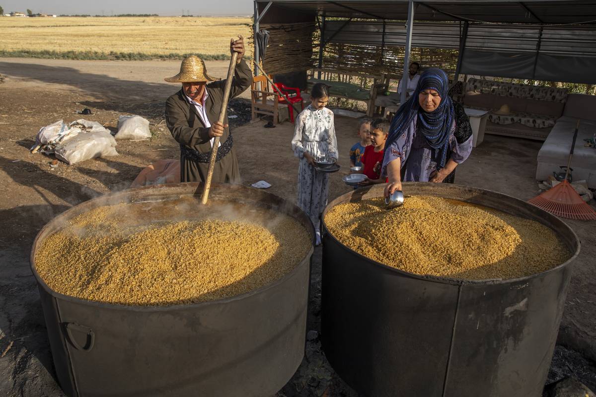 Traditional bulgur wheats cooking in Iraq’s Erbil – Middle East Monitor