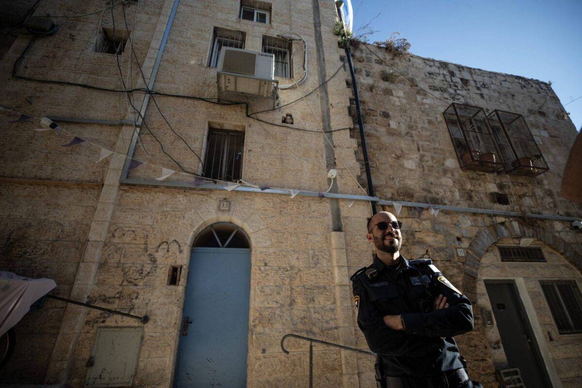 Palestinian Sub Laban family evicted from Jerusalem home as settlers ...