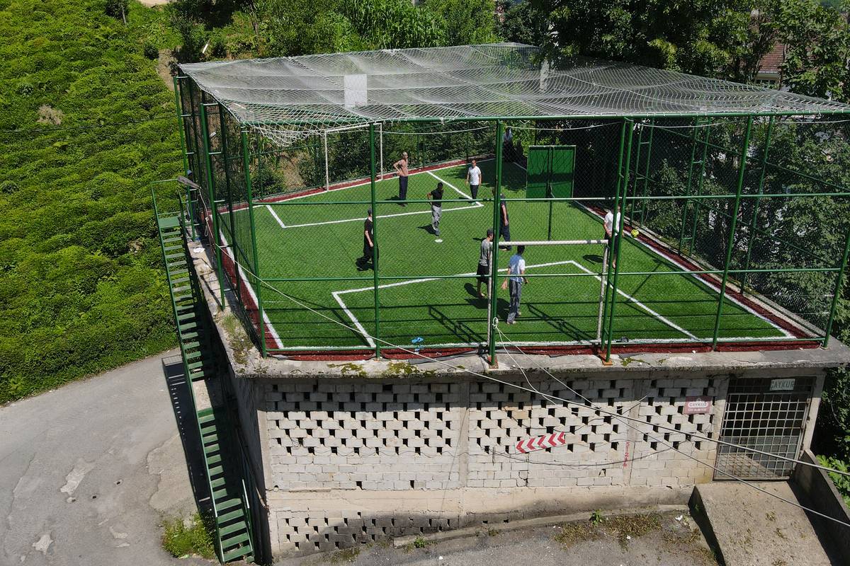 Trapezium shaped football field in Trabzon – Middle East Monitor