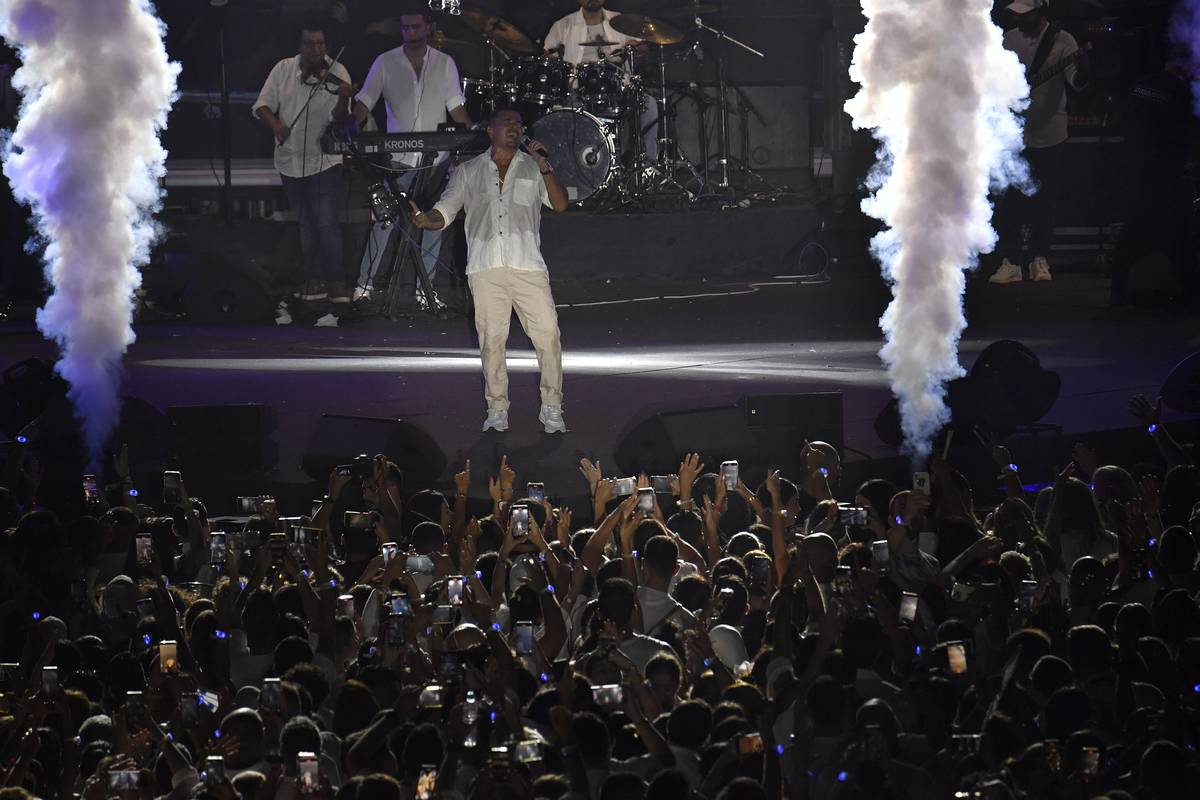 Egyptian singer Amr Diab performs in Beirut – Middle East Monitor