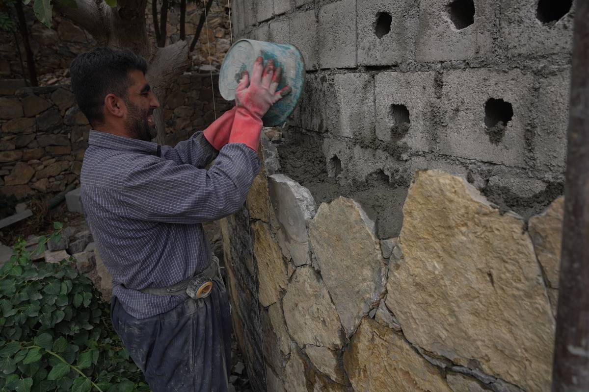 Iraqi stonemasons work in 50 degrees Celsius – Middle East Monitor