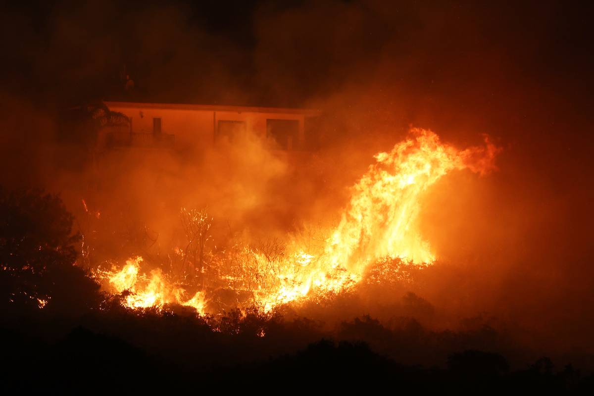 Multiple forest fires ravage Sicily – Middle East Monitor