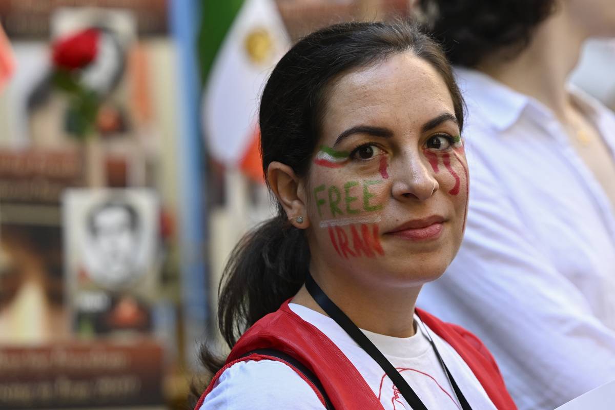 Iranians living in New York protest the Iranian President’s visit to ...