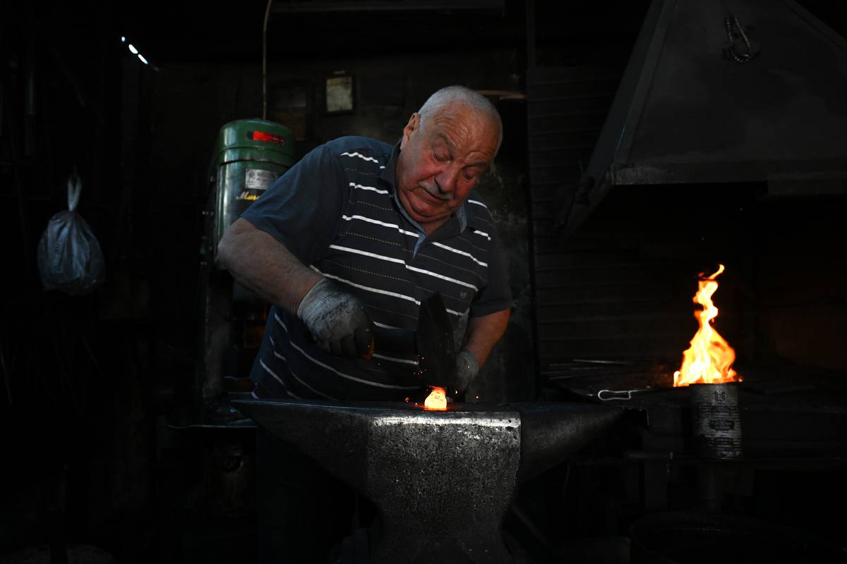 Ironsmith of 50 years continues practice in Turkiye’s Ankara – Middle ...