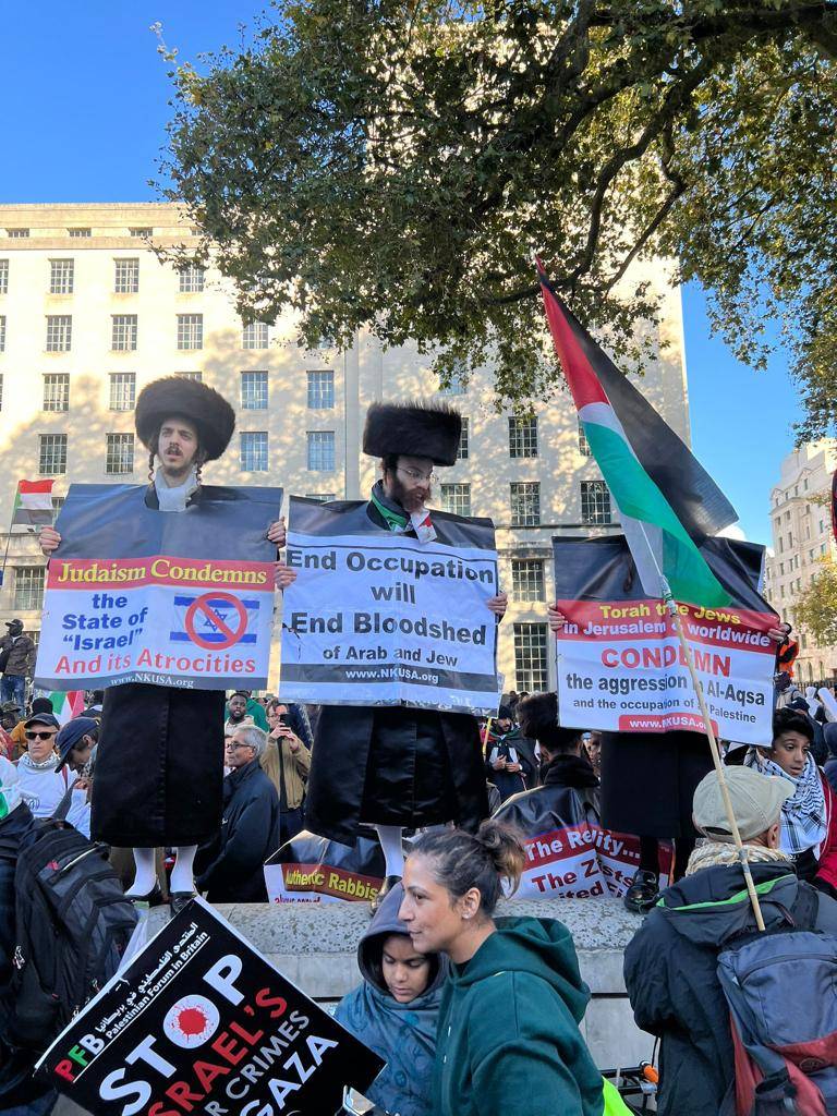 London: Hundreds of thousands march in support of Gaza – Middle East ...