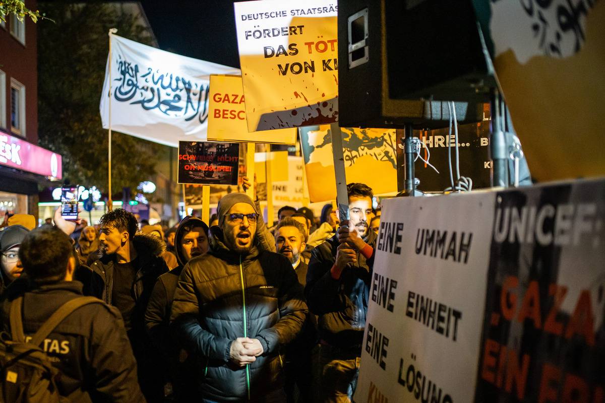 Pro-Palestine protest in Germany – Middle East Monitor